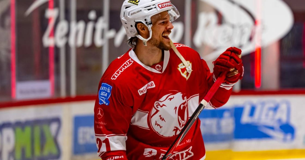 Jason Pineo is a Maciknál marad